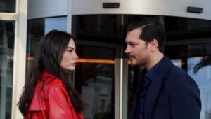 Ashraf Roya: Fasl 1 - FilmeFarsi.com - Persian Dubbed | FarsiNama